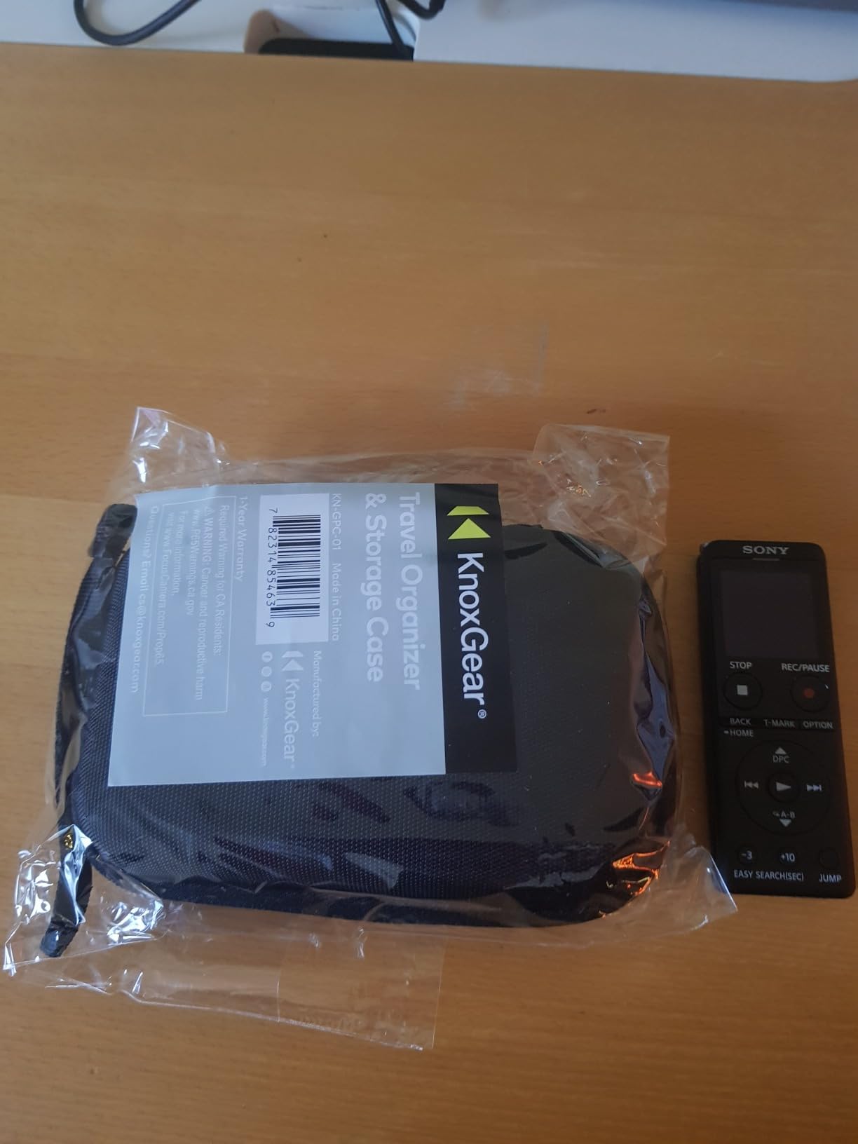 Sony ICD-UX570 Slim Digital Voice Recorder Black Case Bundle : Amazon ...