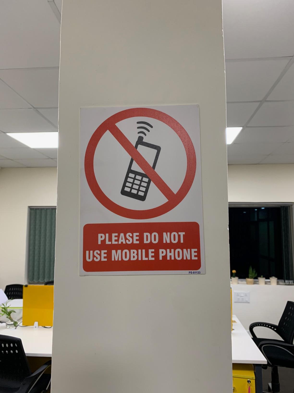 SignageShop Ps-81133 Vinyl Please Do Not Use Mobile Phone Sign ...