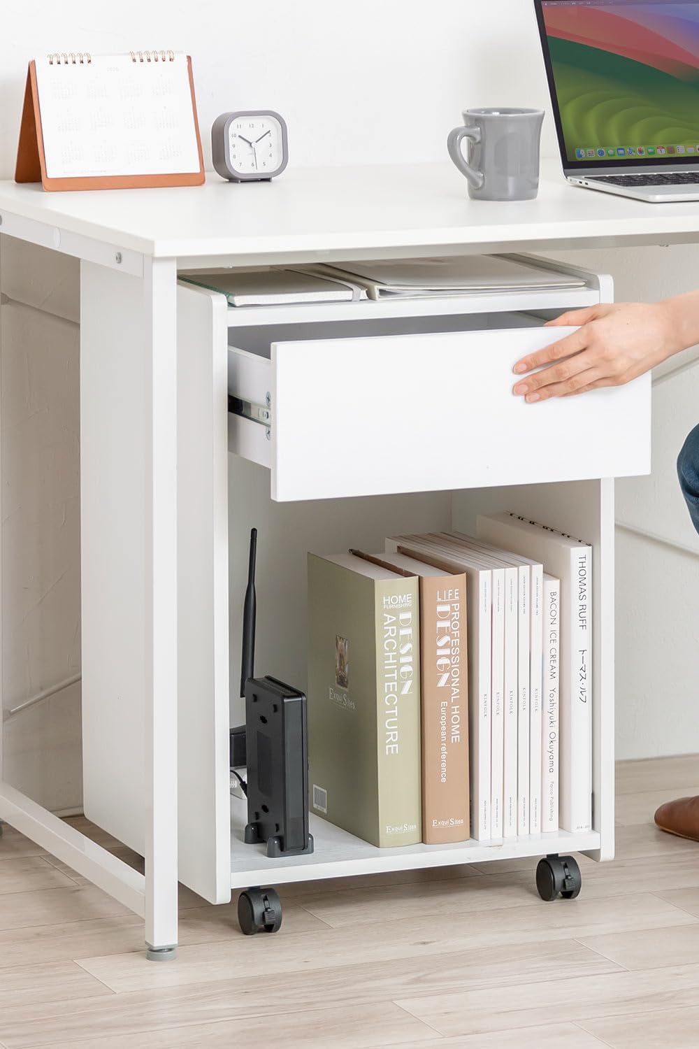 Amazon.co.jp: イーサプライ デスクワゴン サイドワゴン デスクキャビネット 幅43cm 奥行40cm 高さ64cm 引き出し 木製 キャスター付き 収納 おしゃれ ホワイト ...