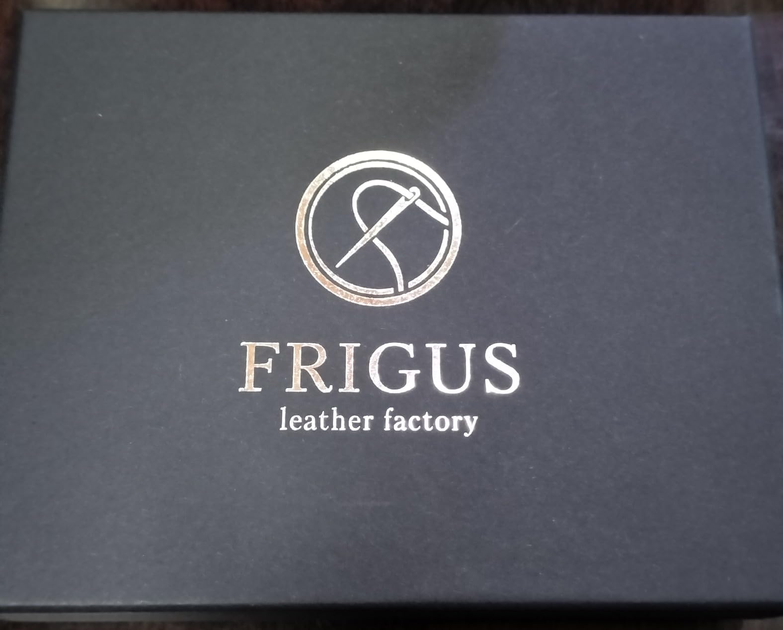 Amazon | [FRIGUS] 【限定モデル】バロンレザー 二つ折り財布 メンズ 本革 財布 大容量15枚 カード入れ BOX型 小銭入れ 贈り物 プレゼント用 (tan ...