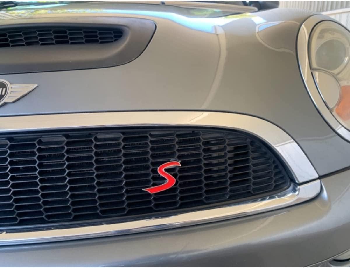 S Lettering emblema insignia parrilla delantera cromo con soporte para ...