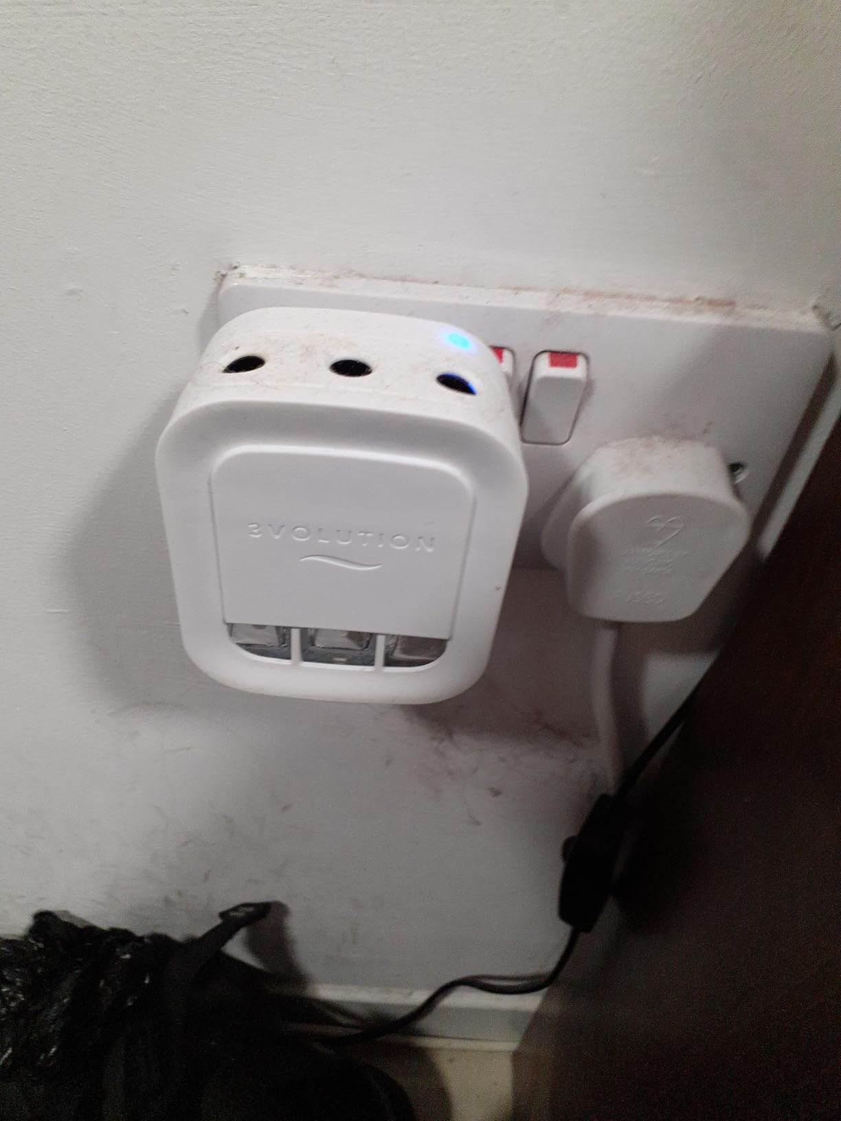 Febreze 3Volution Plug In Air Freshener Starter Kit + 4 Refills, Odour ...