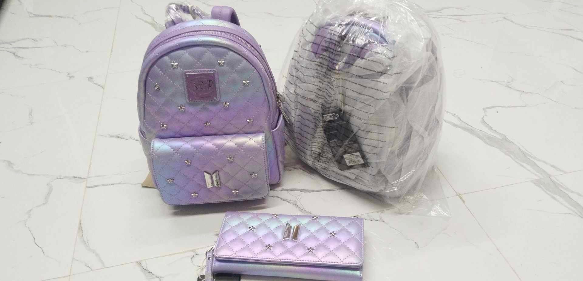 Amazon.co.jp: [Loungefly] Mini Backpack Music ミュージック BTS 防弾少年団 ロゴ リュック ...