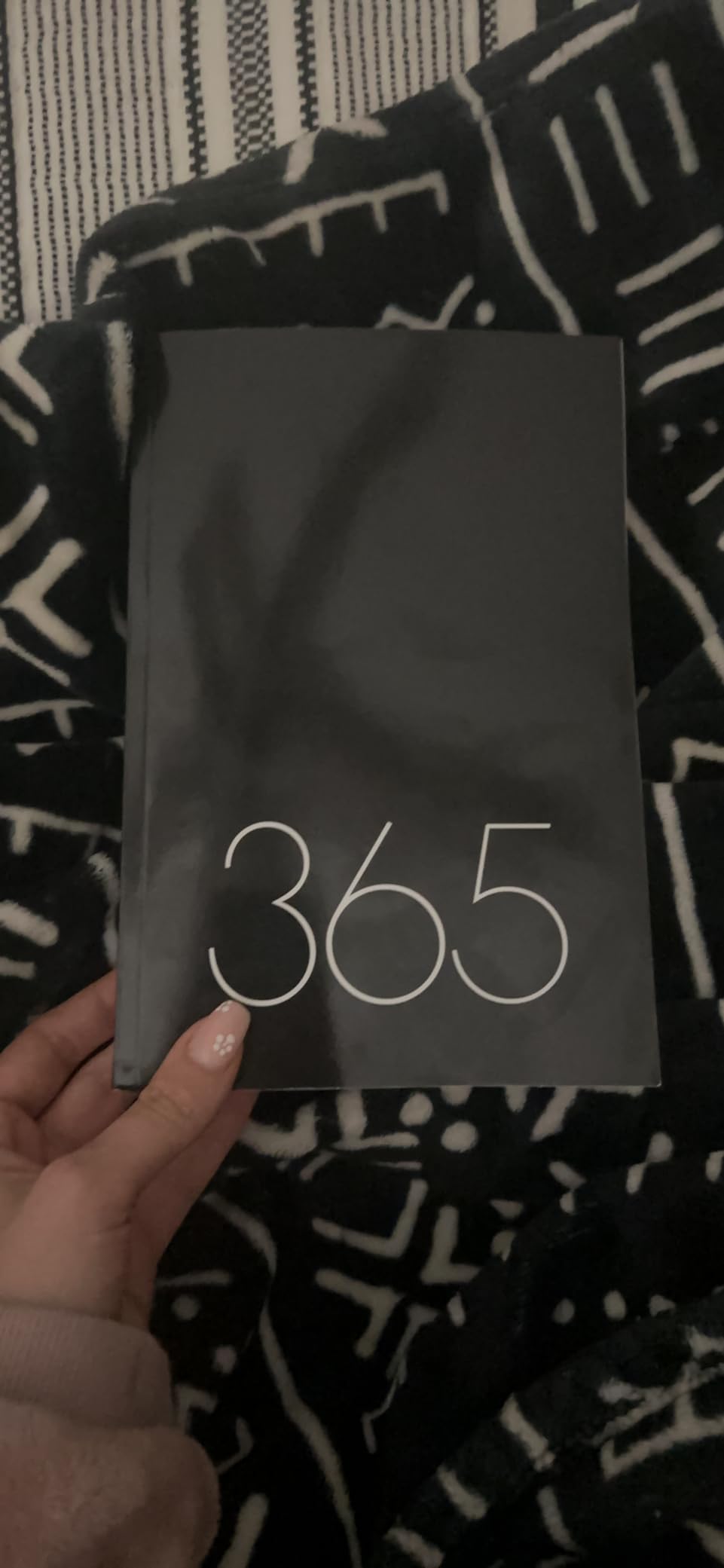 365 Day Journal Undated Black Book: Page Per Day Blank Notebook Diary ...