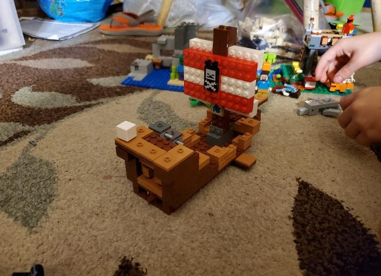 Amazon.com: LEGO Minecraft The Pirate Ship Adventure 21152 Kit de ...