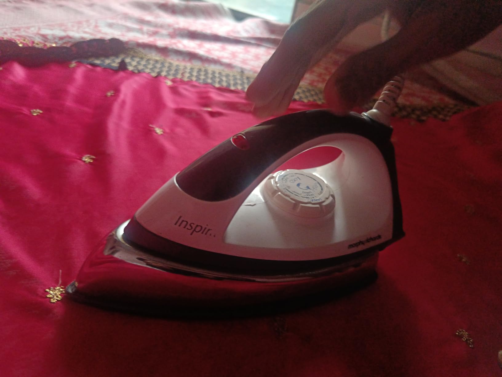Buy Morphy Richards Inspira 1000 Watts Aluminium Dry Iron Online at Low ...
