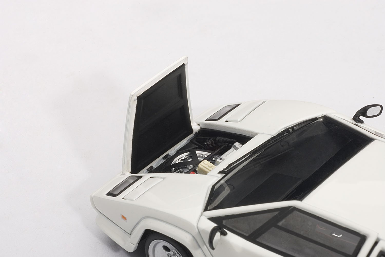 Aut Oart Lamborghini Countach 5000 S White 1 43 54533 | Desertcart Sri ...