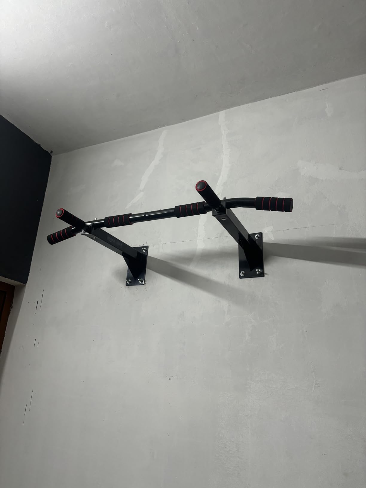 amazon basics Wall Mounted Pull Up Bar for Chin-ups and Exercise ...