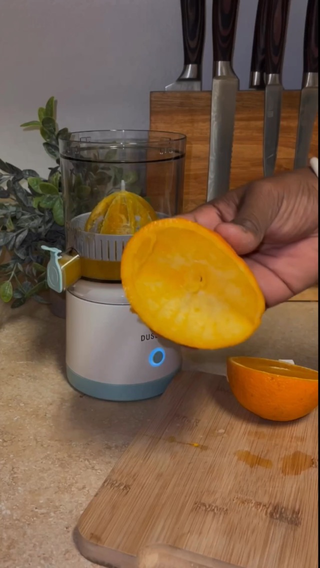 Watch Highly Rated Portable Juicer For Easy Juice Making on Amazon Live