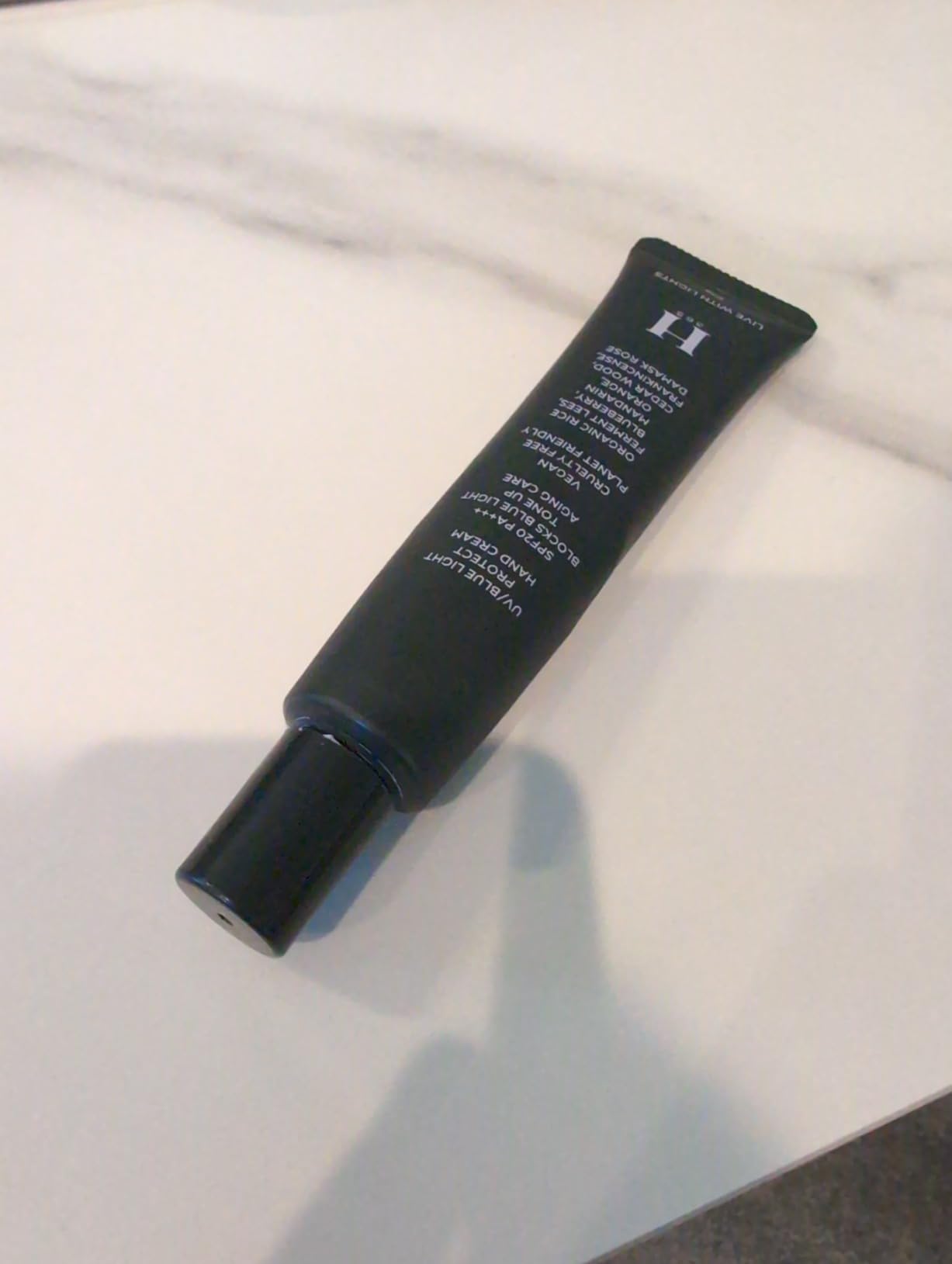 Amazon.co.jp: H365 UV/ブルーライトプロテクトハンドクリーム SPF20PA+++【日焼け止めハンドクリーム/化粧下地/ネッククリーム】保湿 敏感肌 トーンアップ 100% ...