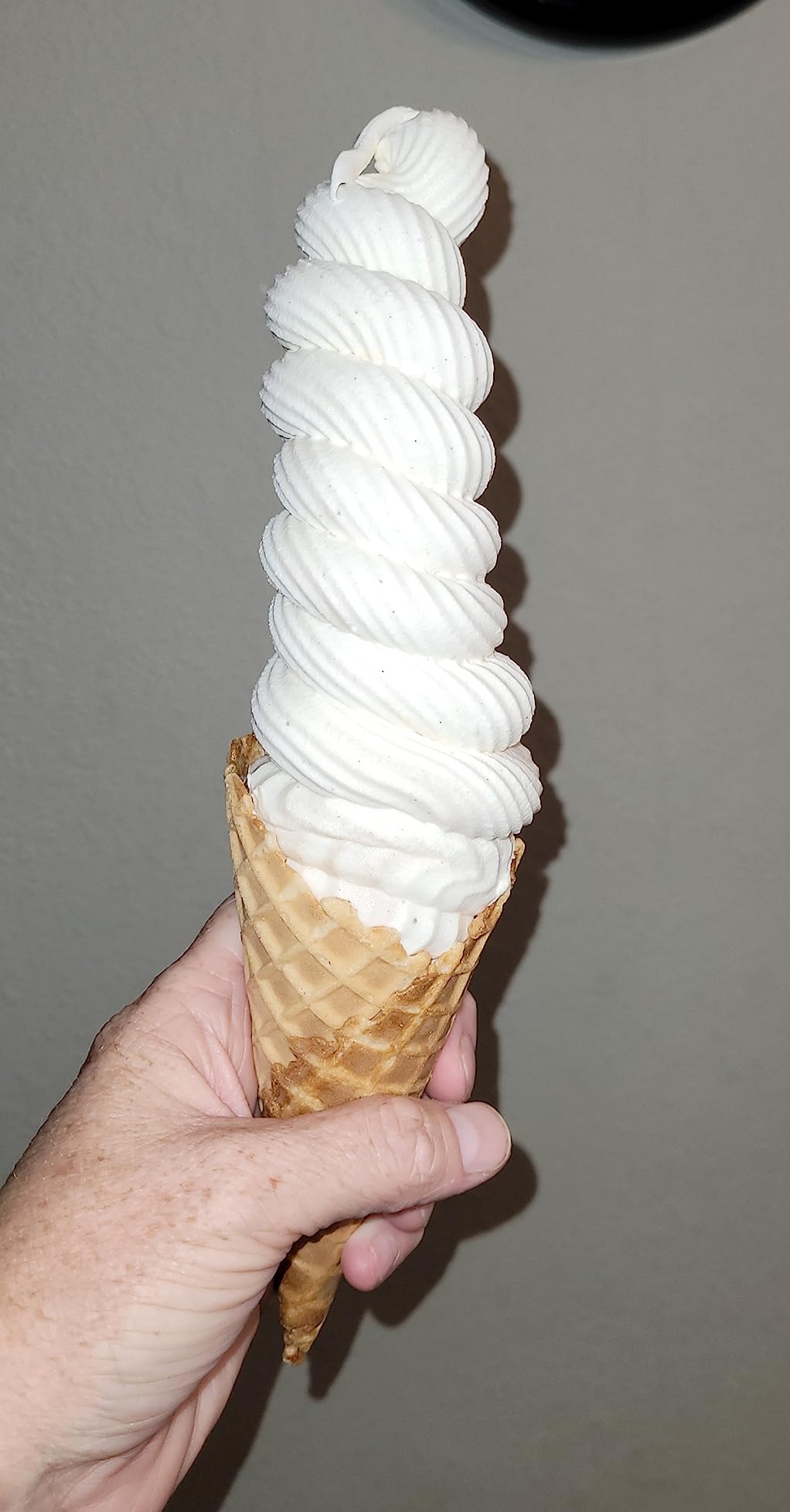 Amazon.com: Black & Decker IC200 Arctic Twister Ice Cream Mixer,White ...