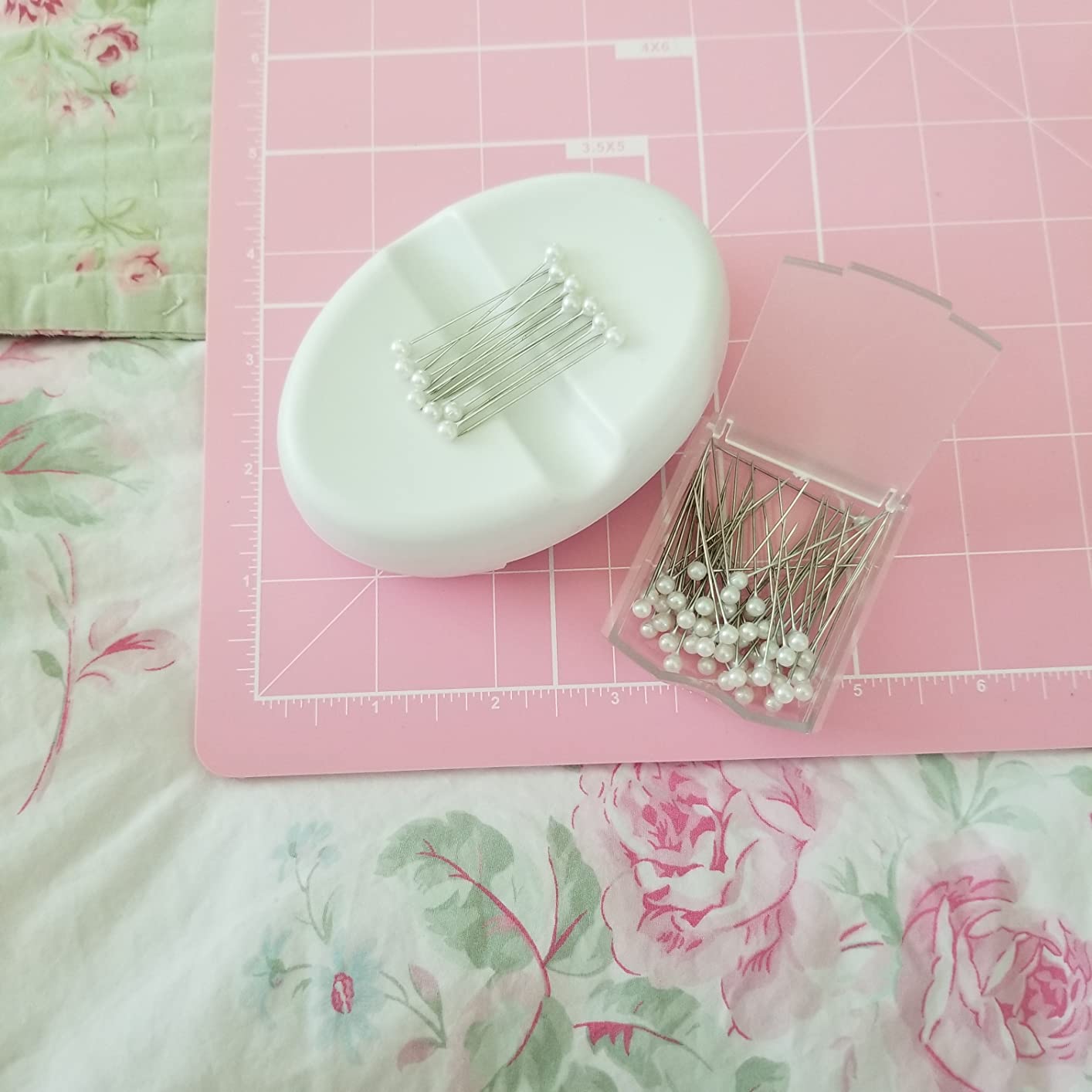 Amazon.com: YEQIN Magnetic Sewing Pincushion with 15 Plastic Head Pins ...