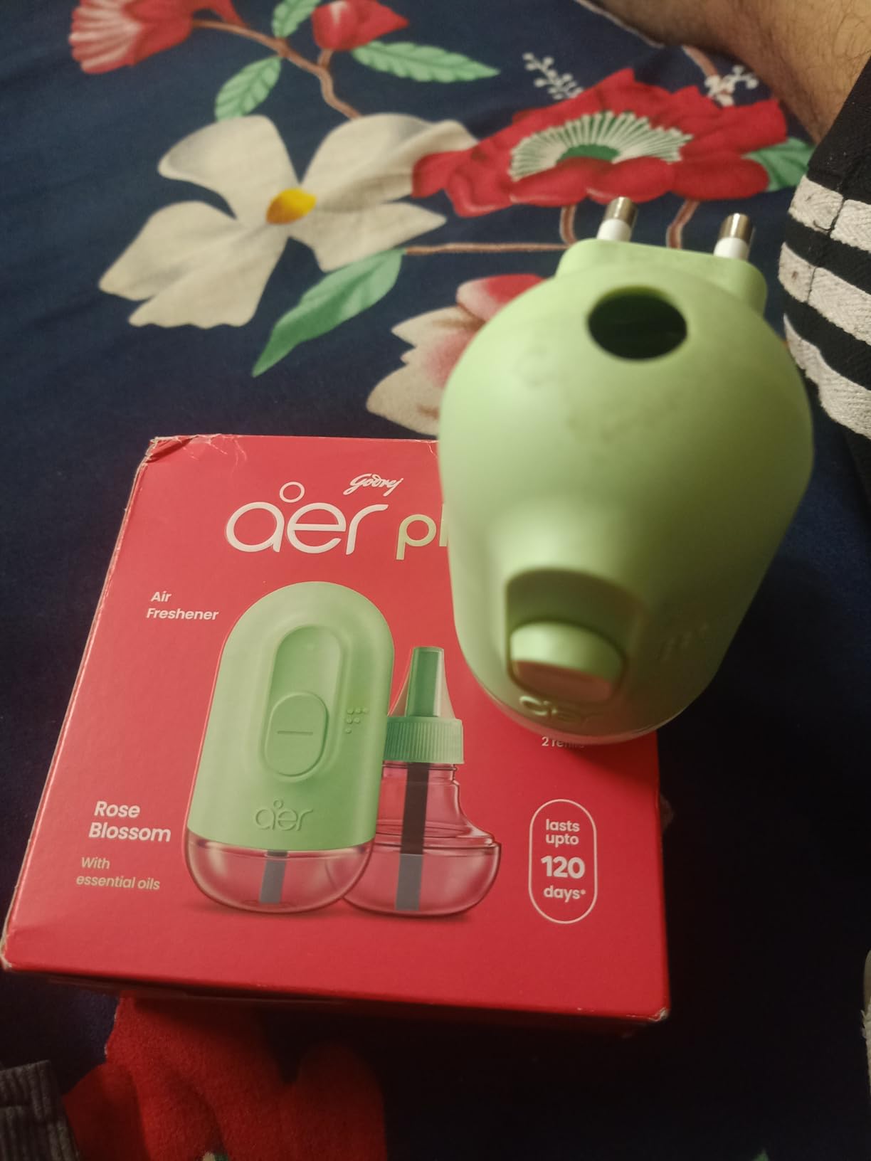 Godrej aer Plug Electric Air Freshener (Machine + 2 Refills (20 Ml each ...