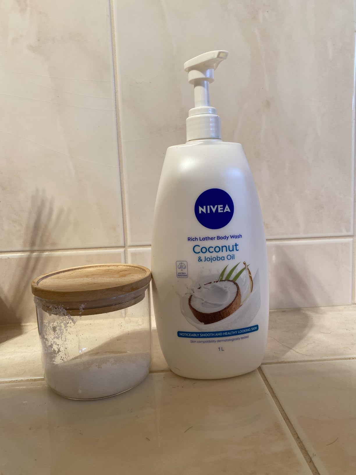 NIVEA Rich Lather Body Wash with Coconut & Jojoba Oil 1L | Gentle ...