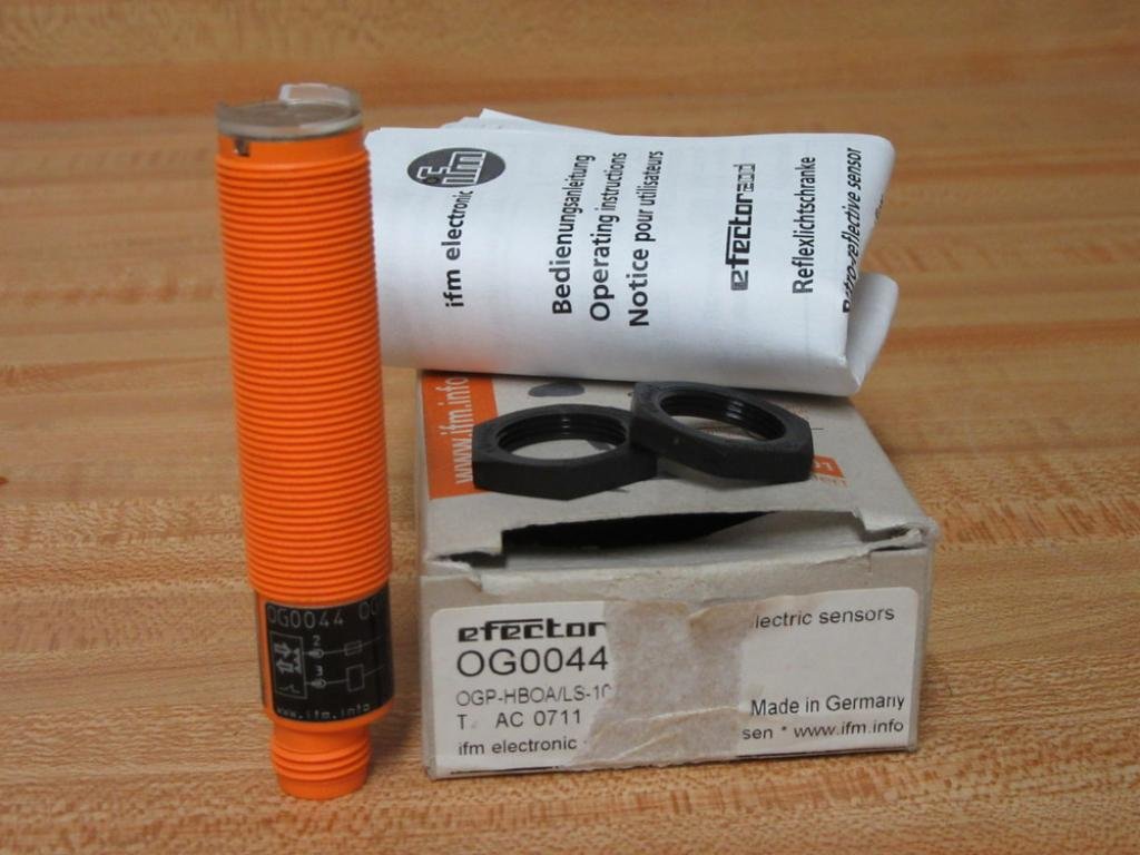 IFM Efector OG0044 Sensor OGP-HBOA/LS-100: Amazon.com: Industrial ...