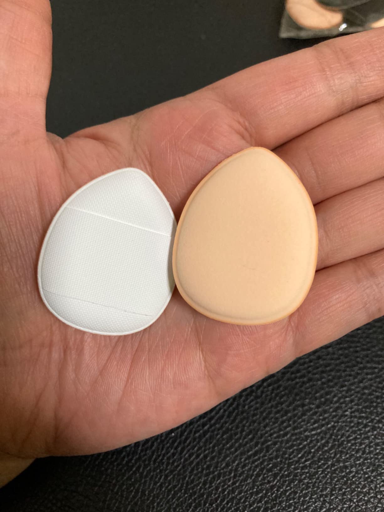 Amazon | karonpeln ミニサイズ エアパフ 指のパフ スポンジパフ 10枚5色 化粧パフ メイク用パフ 多機能 乾湿両用 ポータブル 鼻翼 口元対応 不吸粉 両面互用 ...