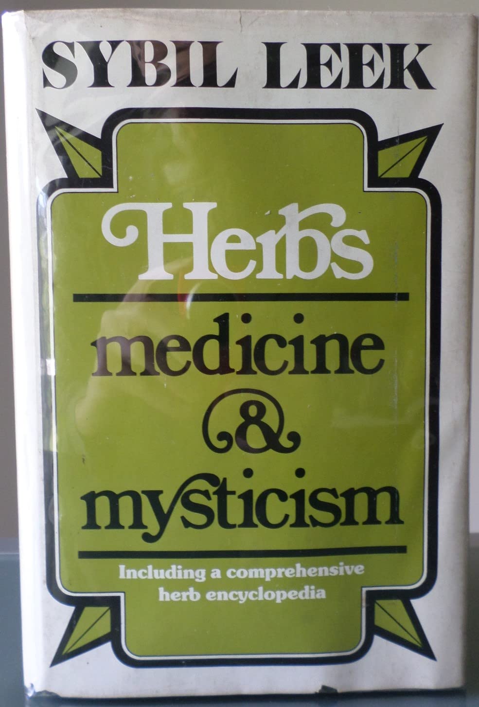 Herbs: Medicine & mysticism: Sybil Leek: 9780809284313: Amazon.com: Books
