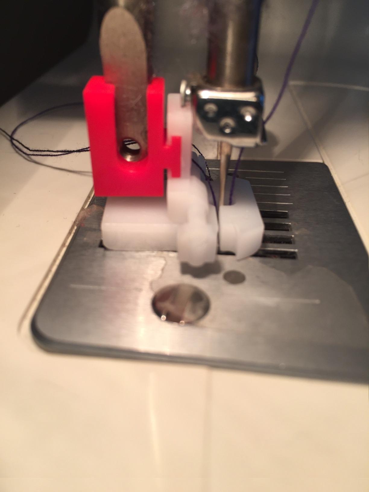 Amazon.com: Coats Thread & Zippers N407C Invisible Zipper Foot