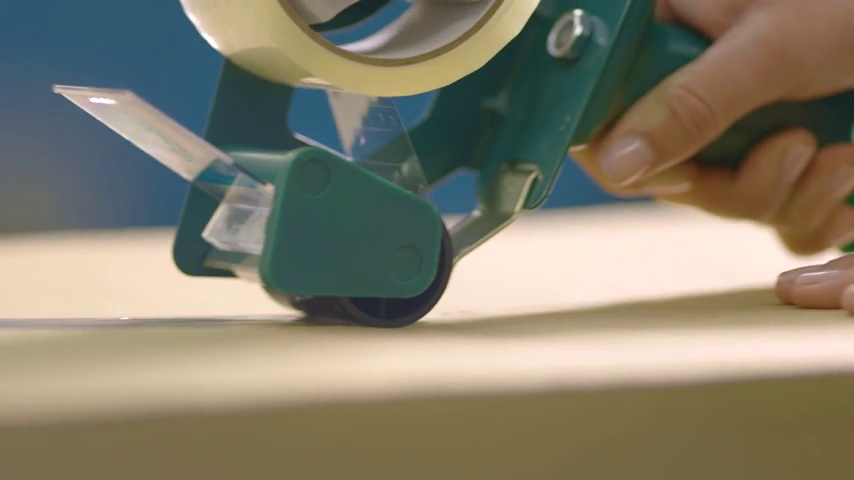 Watch How to Use Your Duck Brand Packing Tape Dispenser on Amazon Live