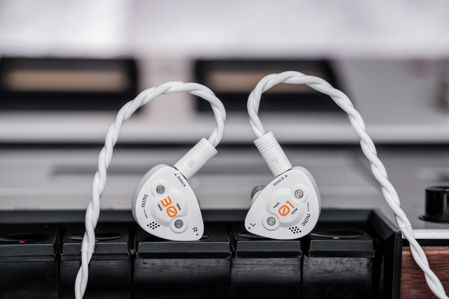 Amazon.com: DUNU DK3001BD（BrainDance） 9-Driver Tribrid in-Ear Earphone Flagship “Glacier” Low ...