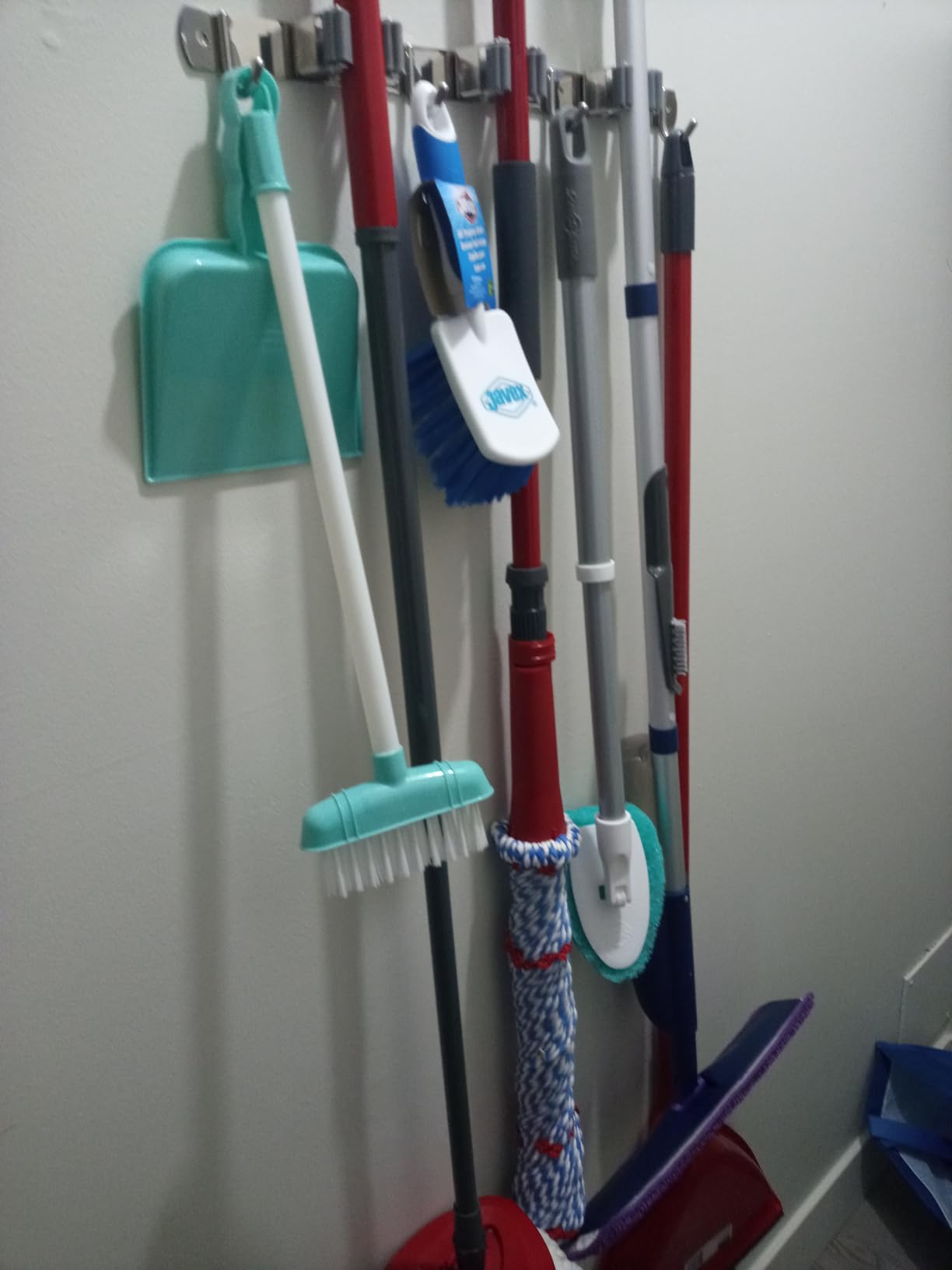 Scotch-Brite Tub and Shower Scrubber, Non Scratch, Long Reach Handle ...