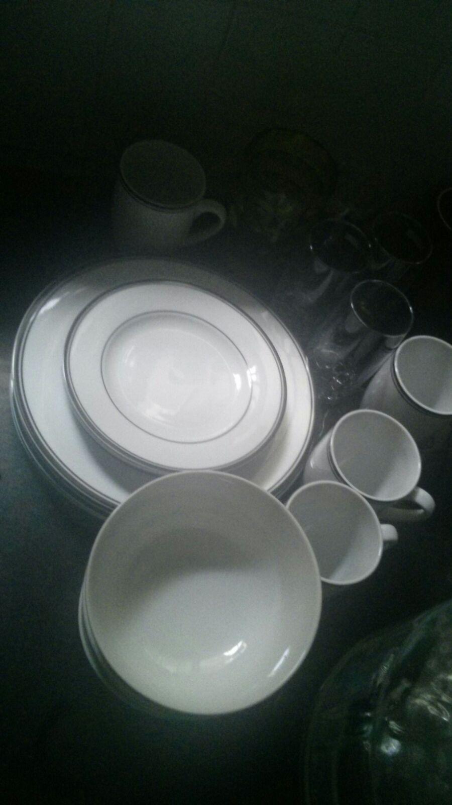 Buy AmazonBasics Porcelain 16-Piece Cafe Stripe Dinnerware Set - Red ...