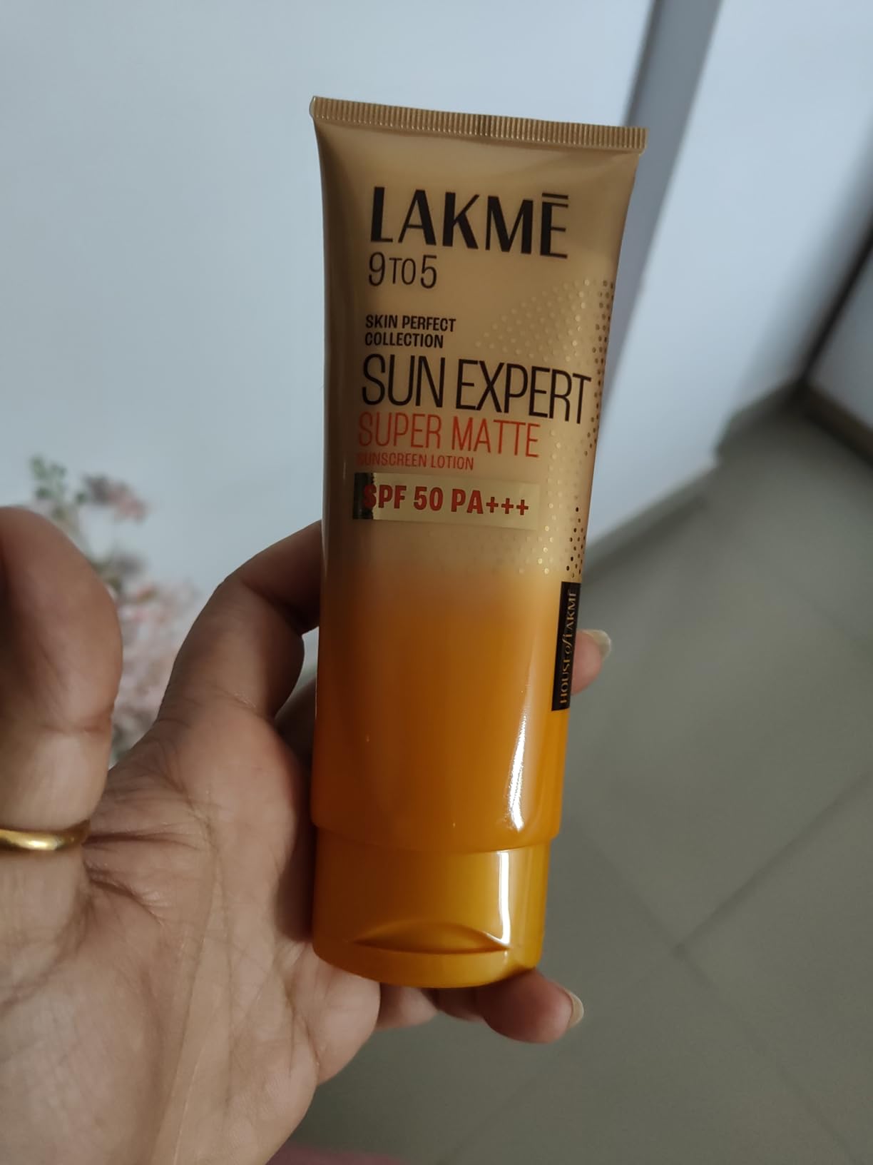 LAKMÉ Sun Expert SPF 24 PA++ Ultra Matte Lotion Sunscreen, Blocks Upto ...
