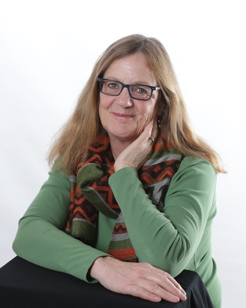 Amazon.com: Angie Pierce: books, biography, latest update