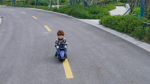 Watch Electric Wiggle Car Ride On Toy 2 in 1 Kids Wiggle Car on Amazon Live