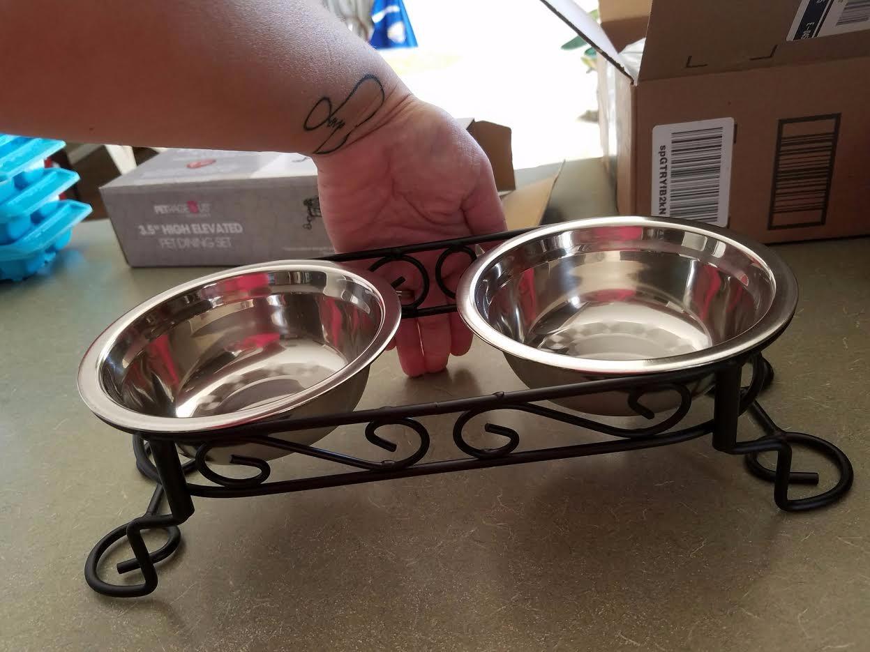 Amazon.com: PetRageous Designs 5.5" High Scroll Feeder : Patio, Lawn ...