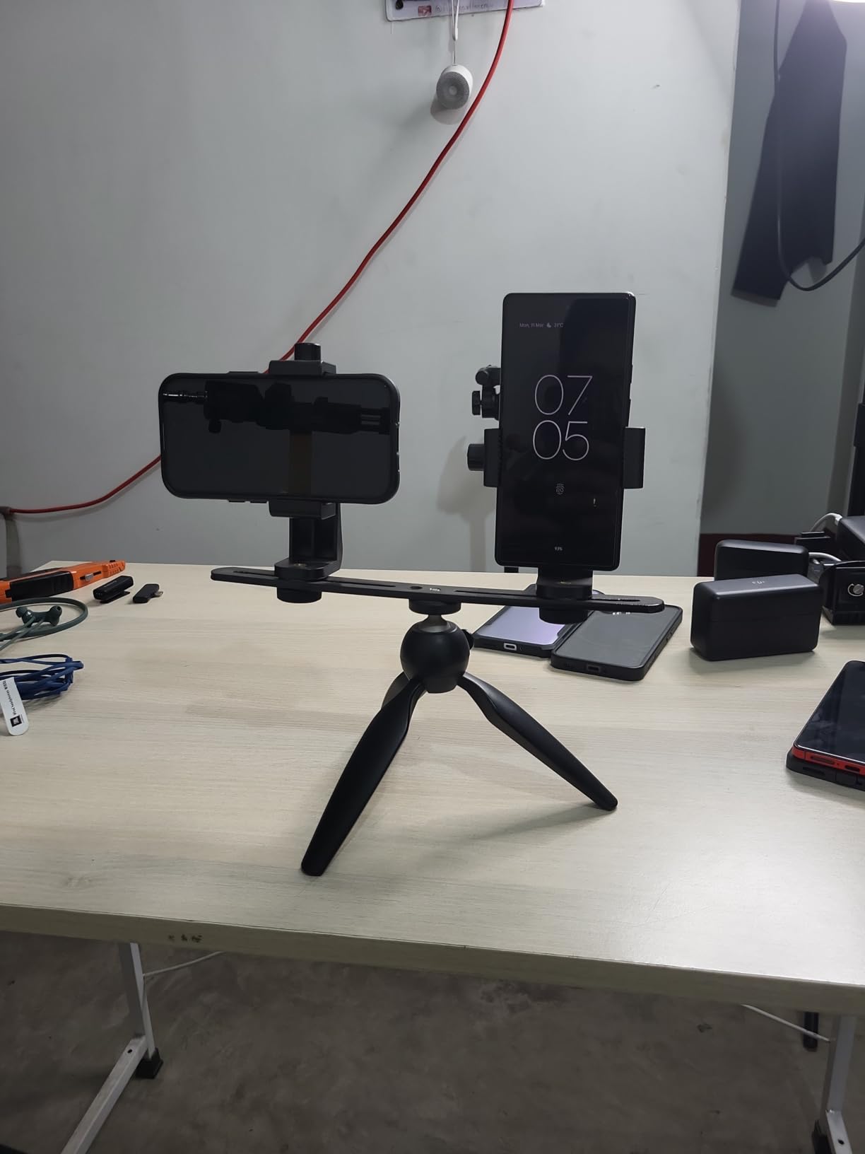 Buy SHOPEE Dual 360 Degree Mobile Clip Clipper Vertical Bracket Tripod ...