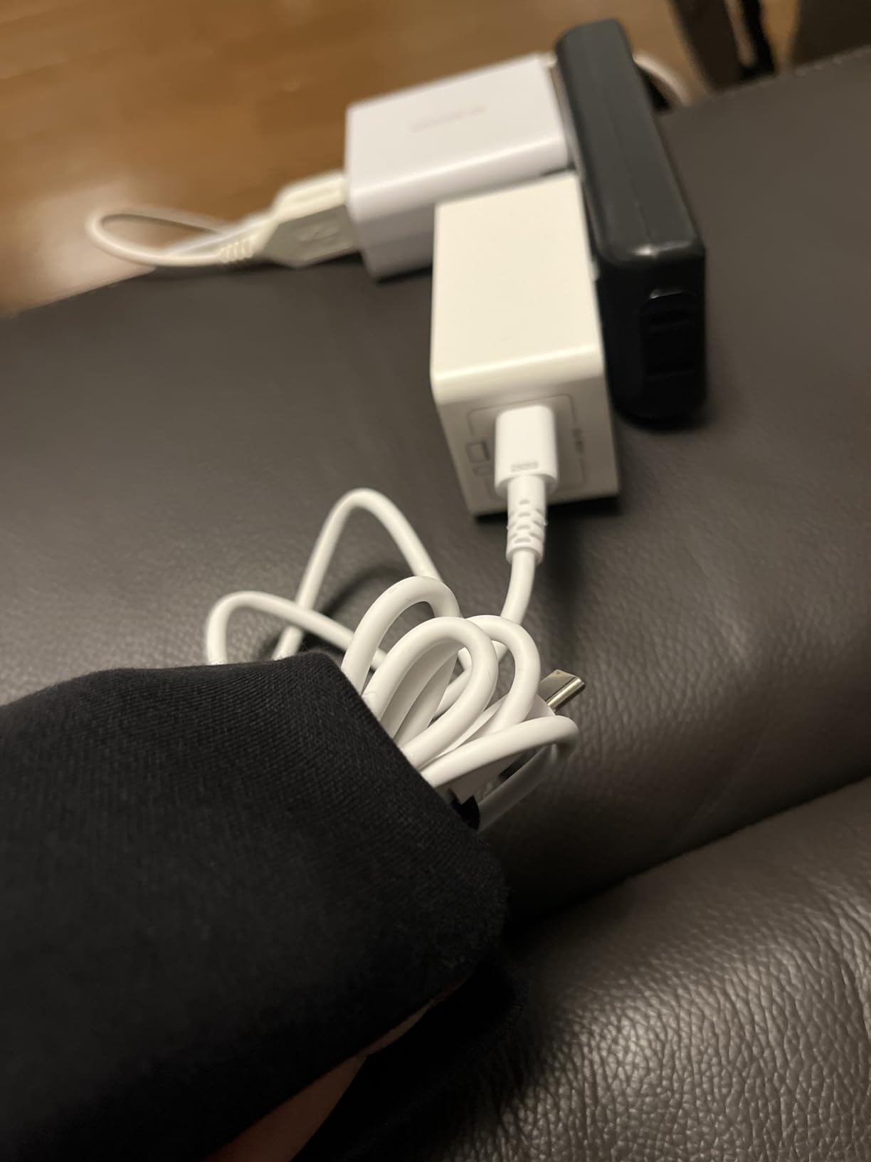 Amazon | NTTドコモ ドコモ純正 2ポートACアダプタ02M USBケーブル CtoC 1.0m 付属 2台同時充電 急速充電 最大45W 異常検知機能 | エヌテイテイドコモ ...