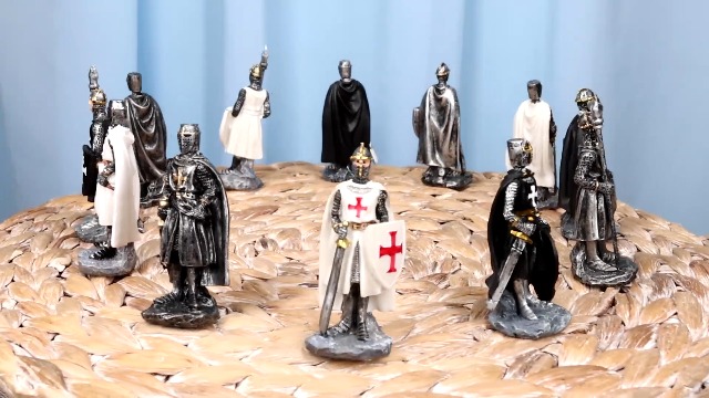 Watch Set of 12 Medieval Knights of The Cross Crusaders Figurines on ...