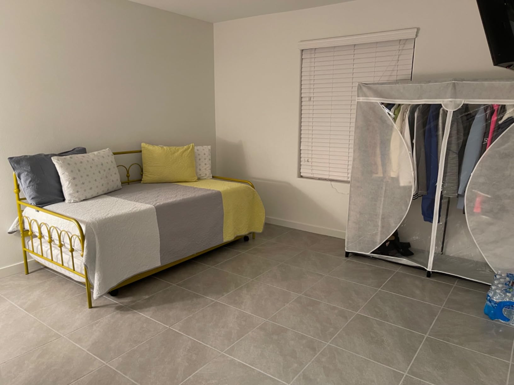 Amazon.com: Giantex Twin Daybed with Trundle Gold, Metal Day Bed with ...