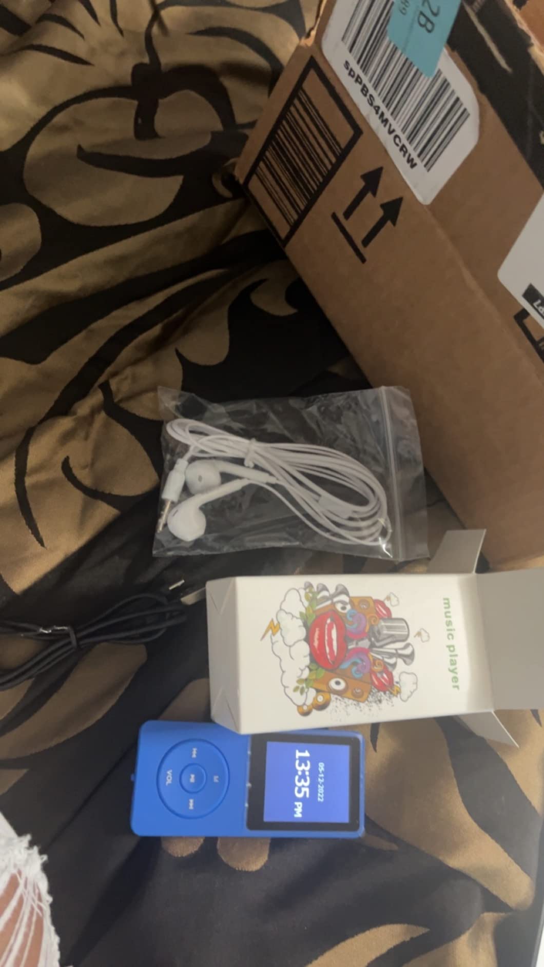 Amazon.com: MP3 Player, Music Player with 16GB Micro SD Card, Build-in ...