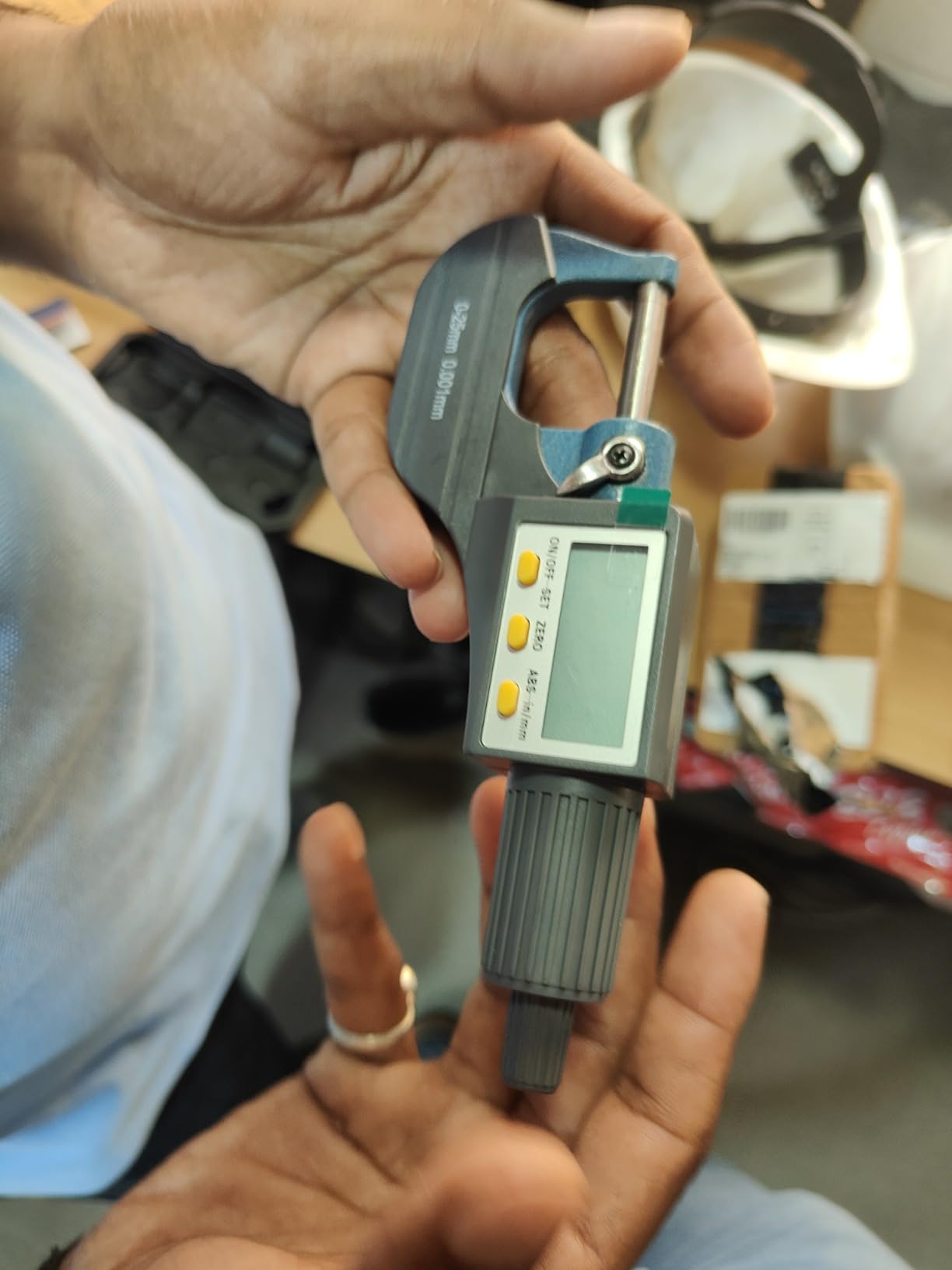 Corceptive digital micrometer digital micrometer 0.01 micrometer ...