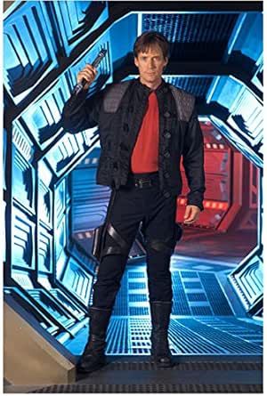 Andromeda Kevin Sorbo as Captain Dylan Hunt Holding Weapon 8 x 10 Inch ...