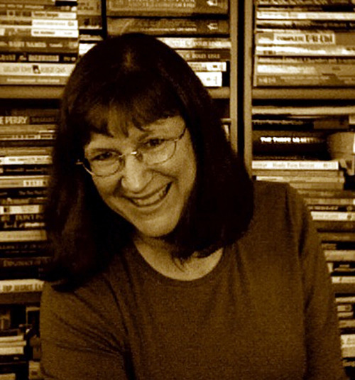 Chicks in Chainmail: Esther Friesner: 9780671876821: Amazon.com: Books
