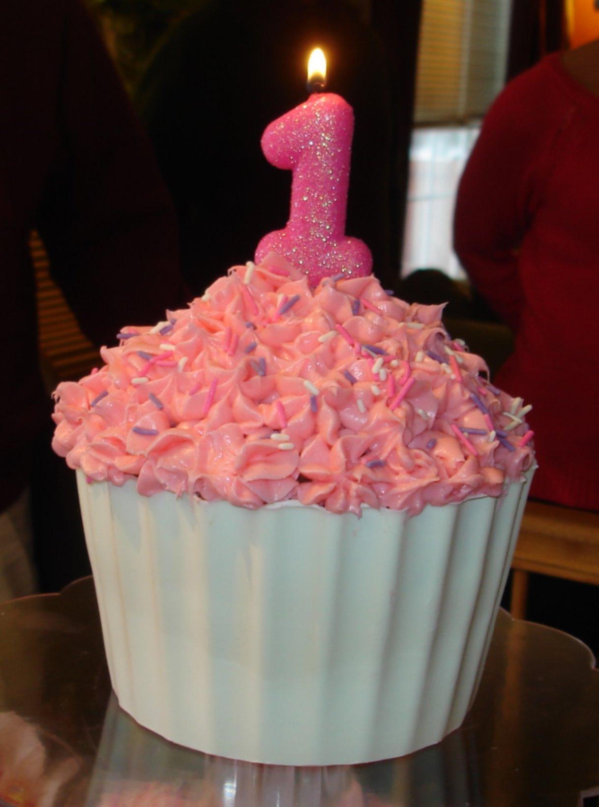 Amazon.com: Handy Gourmet Magic Cup Cake Maker: Cookware Sets: Home ...