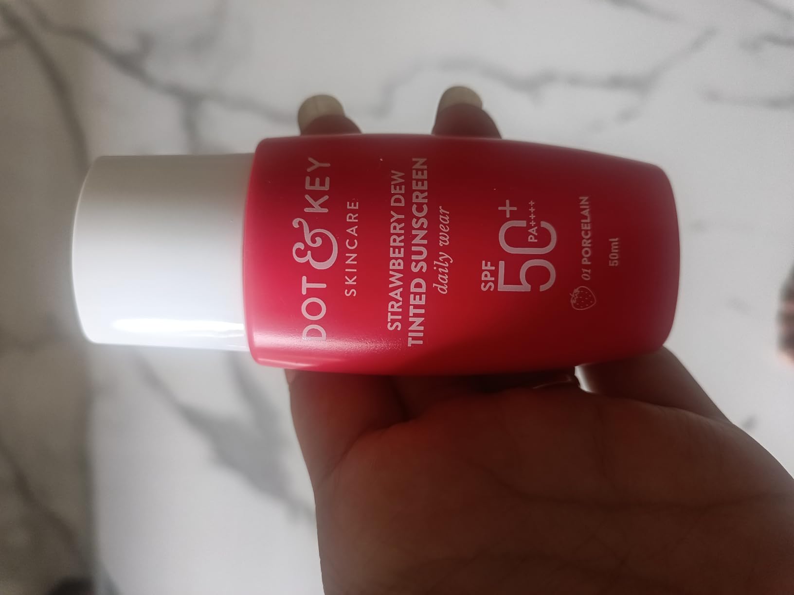 Dot & Key Strawberry Dew Tinted Sunscreen SPF 50+ Pa++++ - 01 Porcelain ...