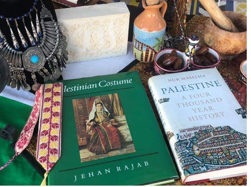 Palestinian Costume: Jehan Rajab: Amazon.com: Books