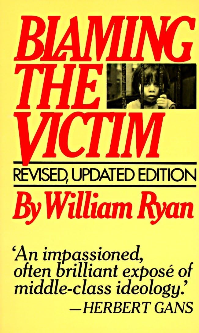 Blaming the Victim : Ryan, William: Amazon.it: Libri