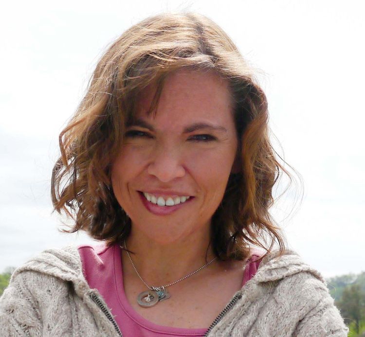 Amazon.com: Elizabeth Joy Arnold: books, biography, latest update