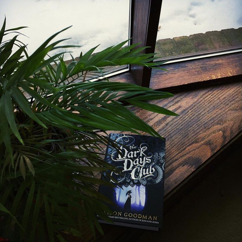 Amazon.com: The Dark Days Club (A Lady Helen Novel): 9780670785476 ...