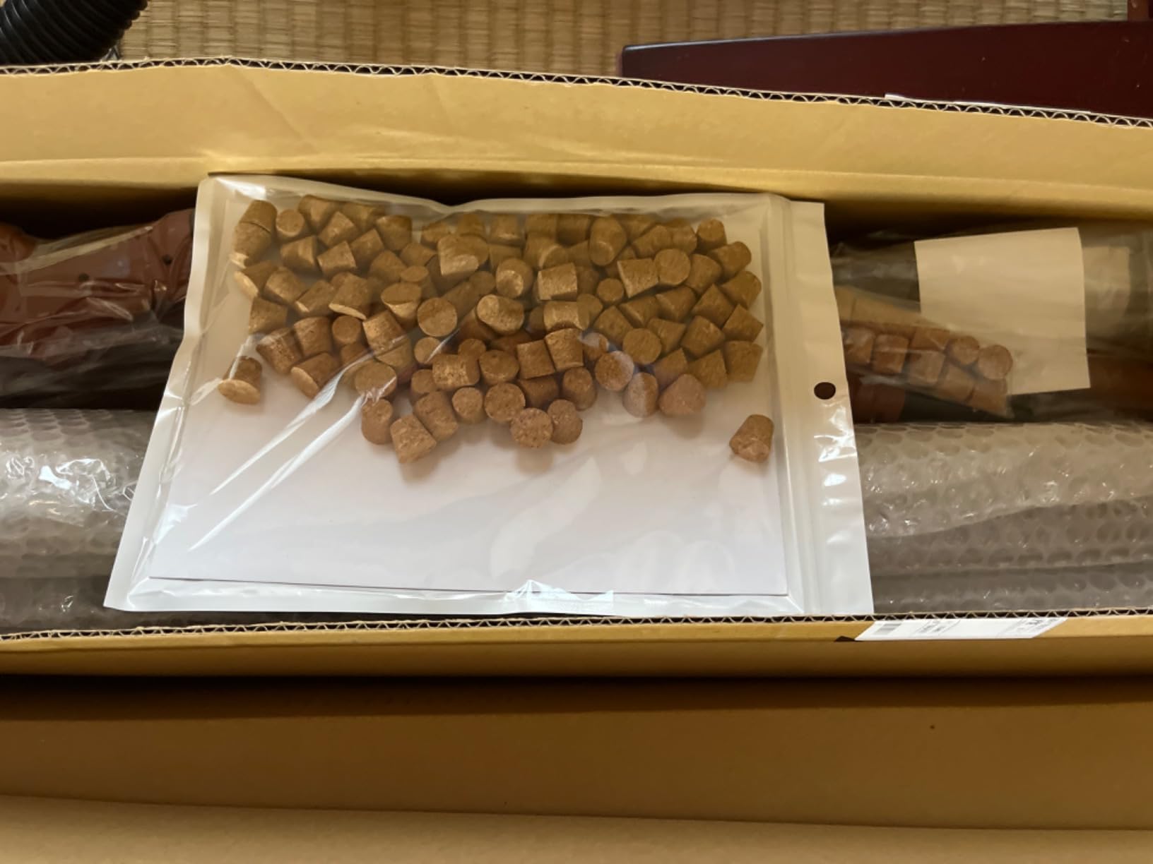 Amazon | EDEN（エデン）コルク玉 約100個 射的 コルクガン コルク銃 小瓶のフタ [E374] | 的あて | おもちゃ