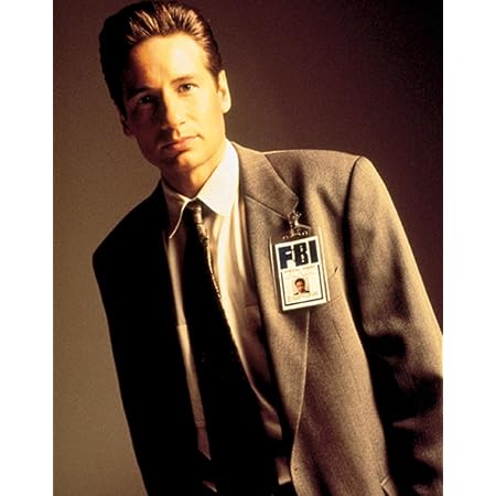 Amazon.com: X-Files Agents Fox Mulder and Dana Scully Blue Pose Cult ...