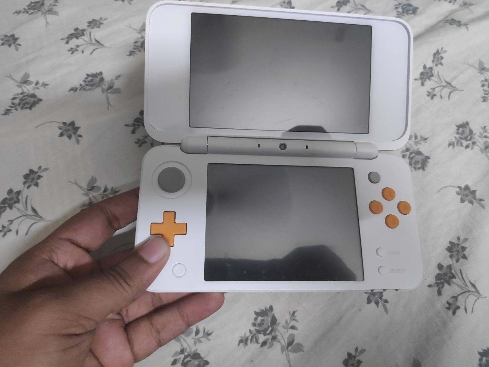 Nintendo New 2DS XL - White + Orange : Amazon.in: Video Games