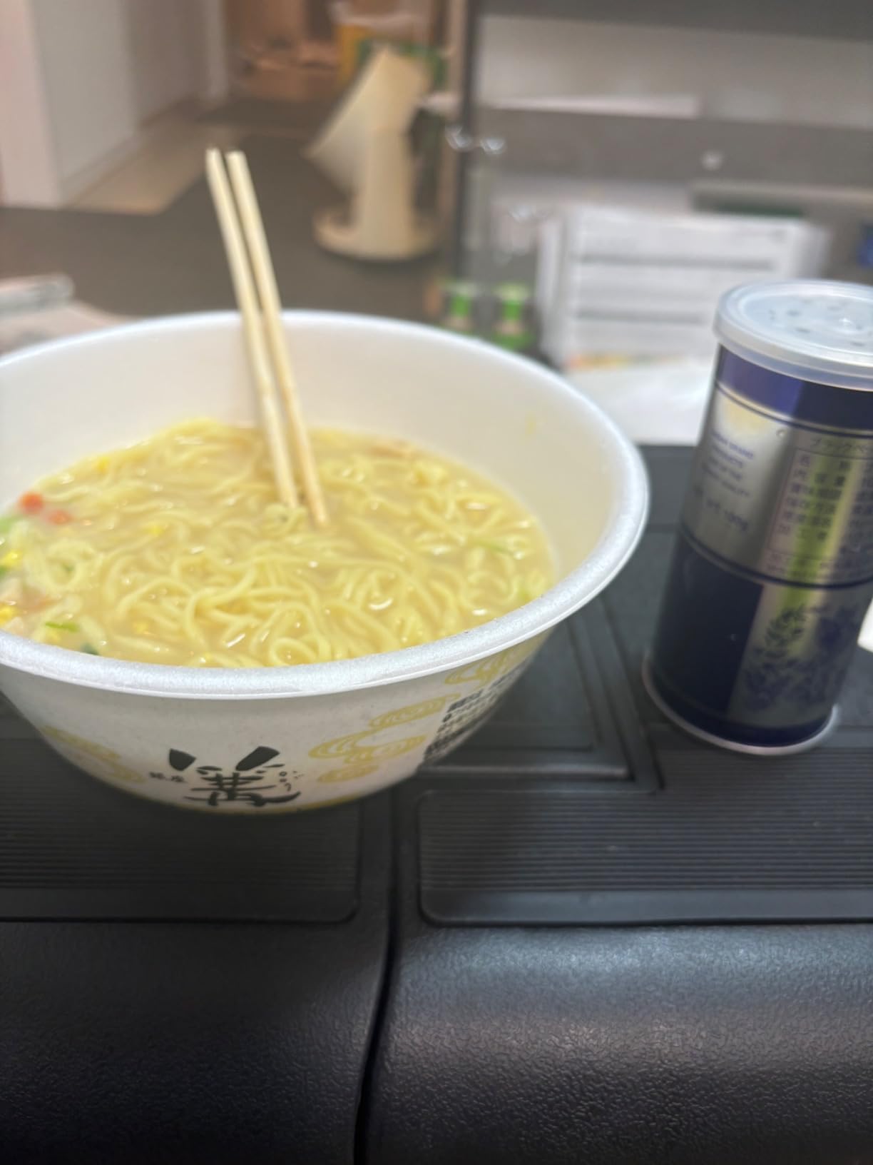 Amazon.co.jp: 日清食品 銀座 篝[かがり] 濃厚鶏白湯Soba カップ麺 103g ×12個 : 食品・飲料・お酒