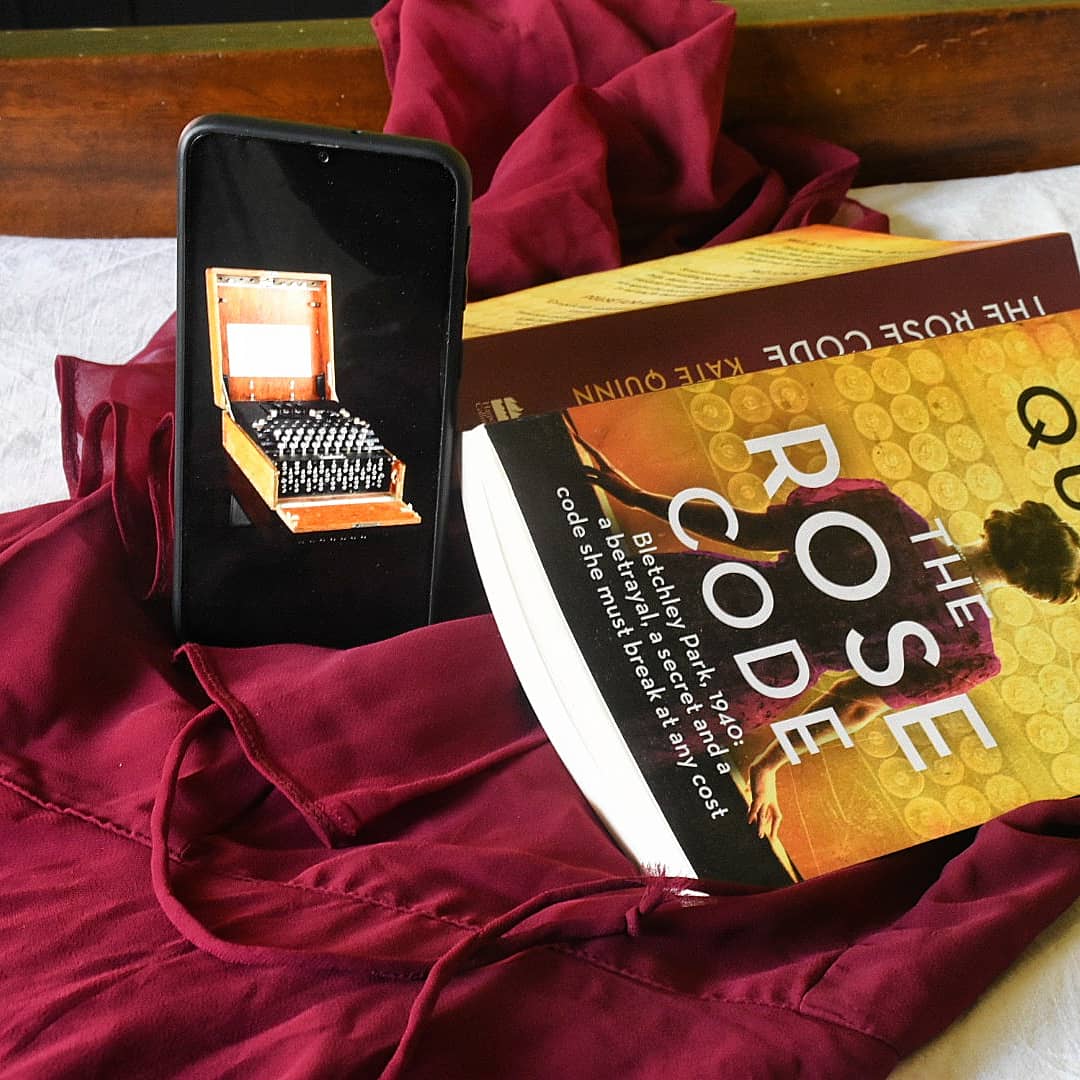 The Rose Code : Quinn, Kate: Amazon.in: Books