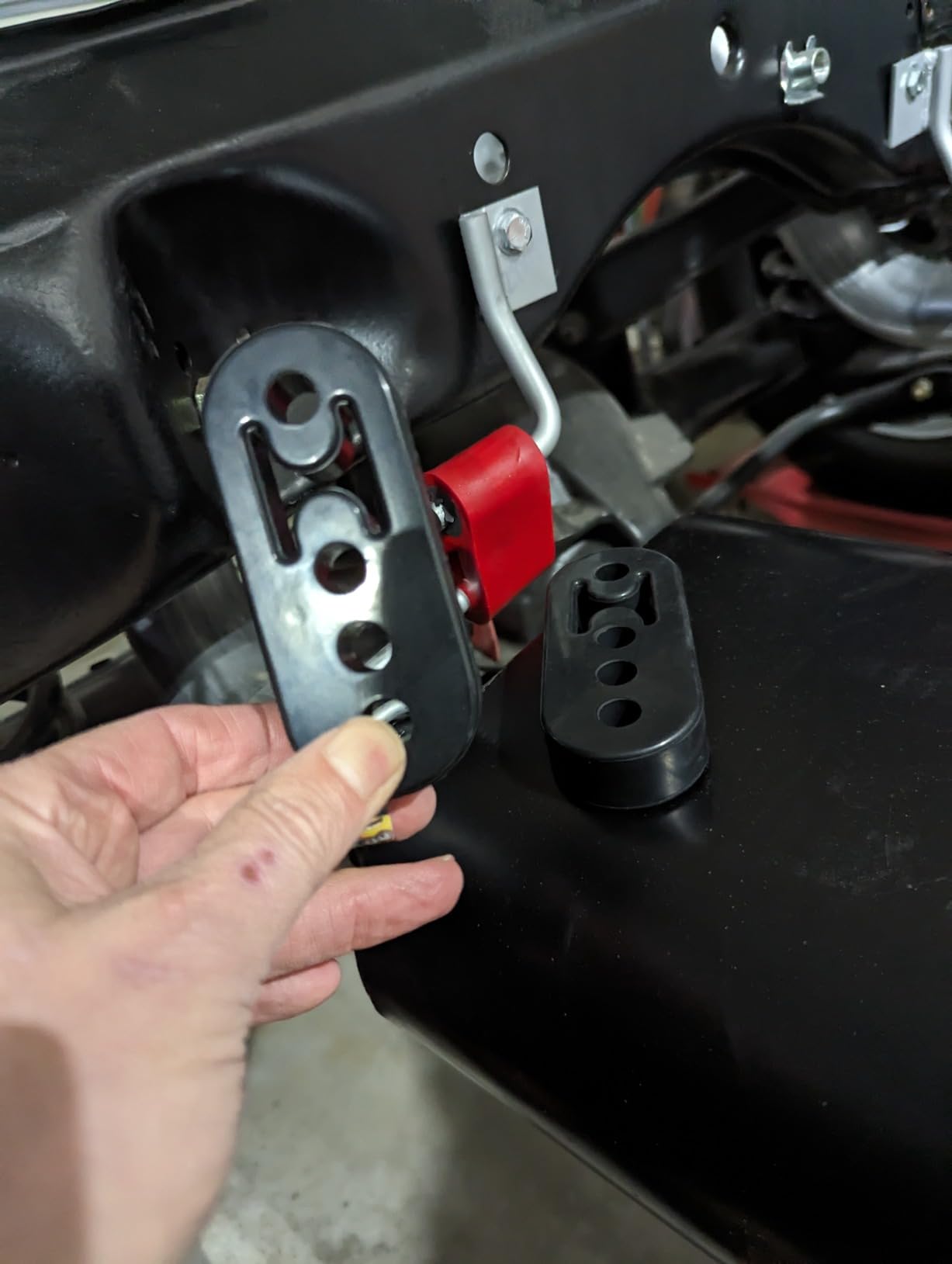 Amazon.com: leediga 2 PCS 4 Holes Exhaust Rubber Hanger, Adjustable ...